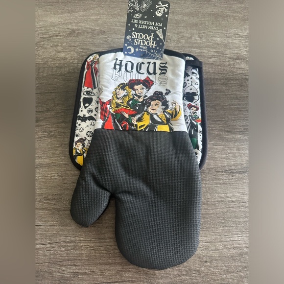 Disney | Kitchen | Disney Hocus Pocus Oversized Oven Mitt Pot Holder ...